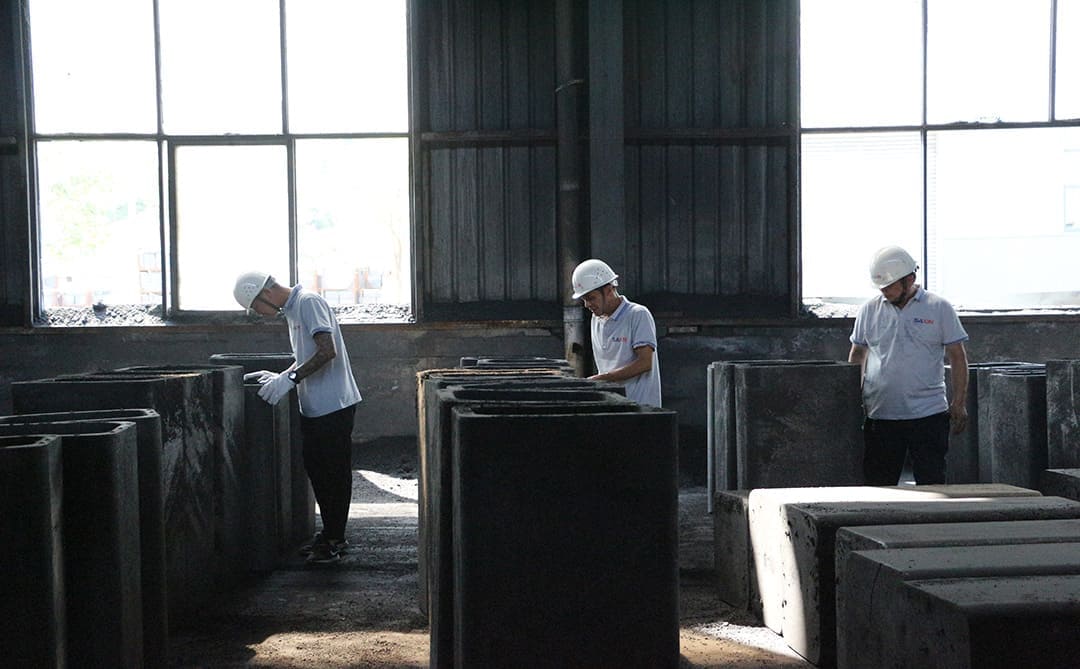 Graphite Crucible - Saxin Carbon